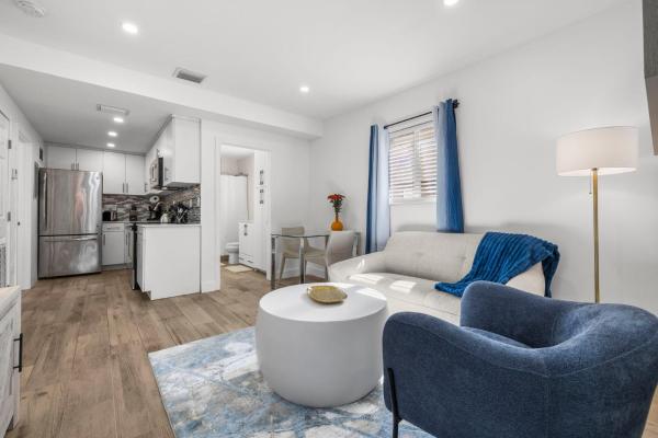 Cozy By The Blue - Coral Gables