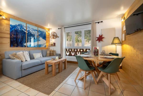 Petit Social Cozy Sleeps 4 Mountain View 300m Lift - Les Praz