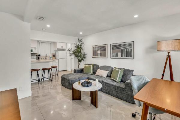 Bright 1br Getaway Victoria Park Las Olas Nearby - Fort Lauderdale, FL