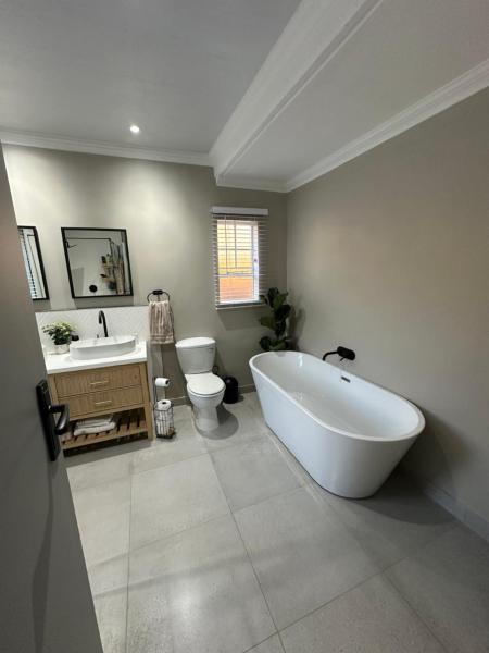 Lilly Bloom - Pretoria