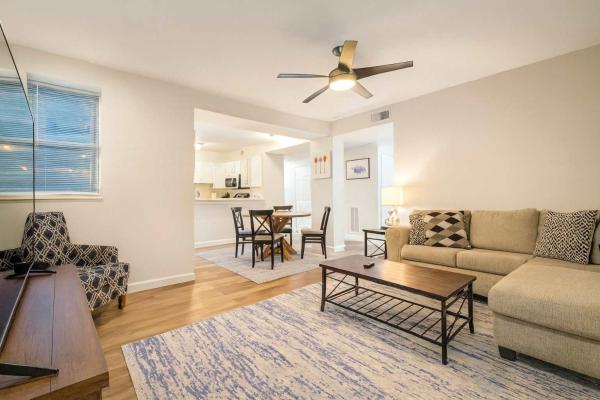 2br W King Bed Pool Steps To Forest Park Cwe - Kirkwood, MO