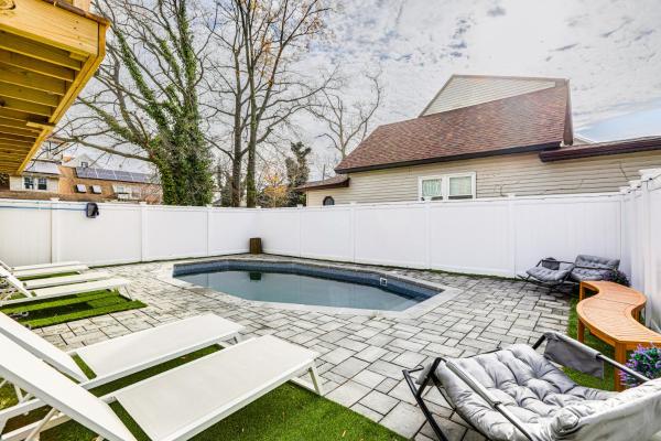Walk To Keansburg Beach! Family Home With Pool - Lake Lefferts, NJ