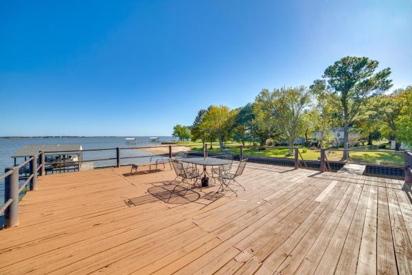 Family Retreat On Cedar Creek Lake! Dock & Views - Trinidad, TX