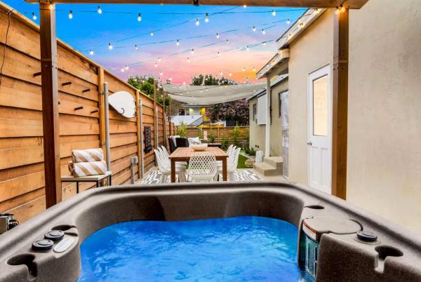 Spacious Group Getaway Games Bbq With Free Parking - San Diego, CA