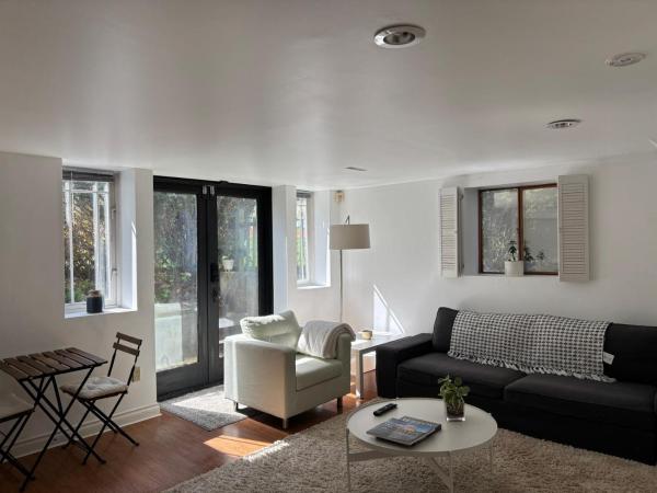 Charming Private Kitsilano Suite - Vancouver