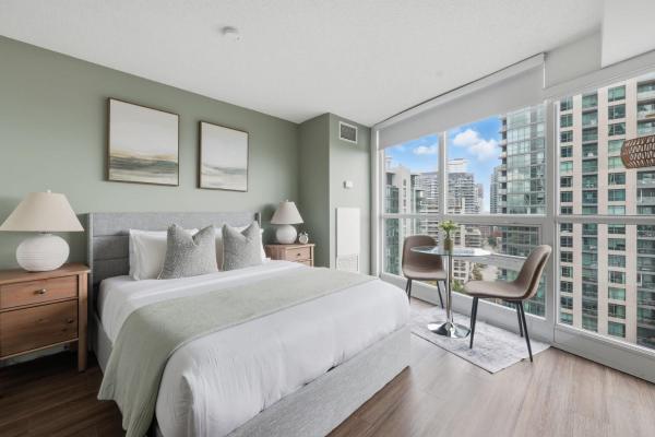 Modern Studio Retreat Near Torontos Waterfront - Toronto