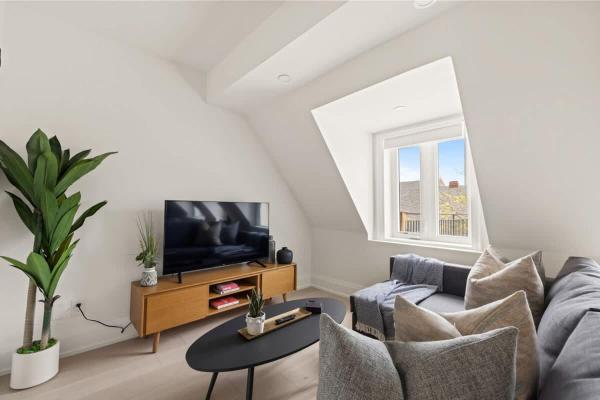 Stylish 2br Toronto Condo Comfort & Convenience - Ontario