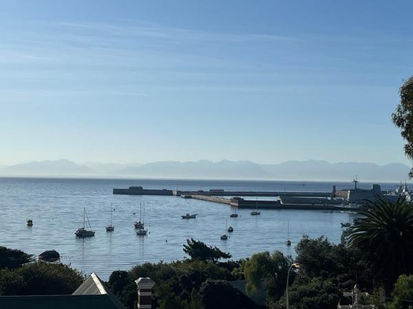 Simons Town Long Beach Penthouse - Cape Town