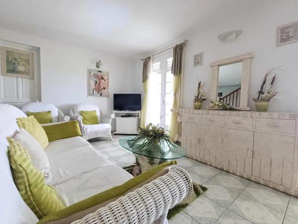 Location Spacieuse à Deshaies Avec Vue Sur La Mer Et Montagne - Deshaies