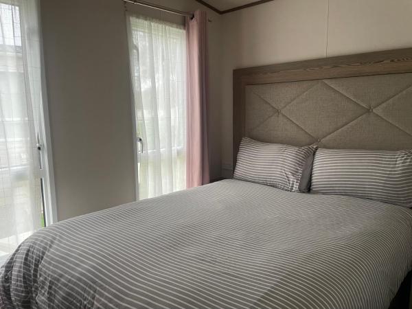 Lovely 3 Bedroom Caravan In South Cerney - Gloucestershire