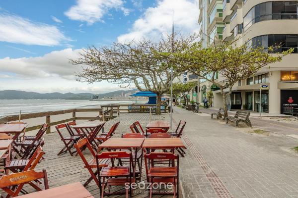 Aptos Em Prédio à Beira-mar Em Meia Praia, Itapema - Evbs - Itapema