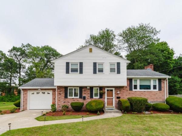 Cozy & Private 4br Randolph Home - Near I-93 & Route - Pet-friendly 17 - Brockton