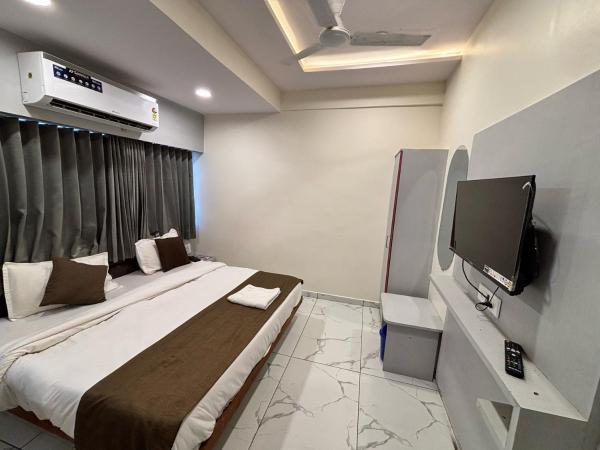 Pop 84110f Hotel O B N Inn - 아마다바드