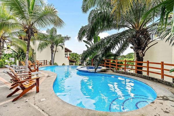 Colorful & Private 2-bedroom Condo Just A Short Walk From The Beach - Playa Hermosa