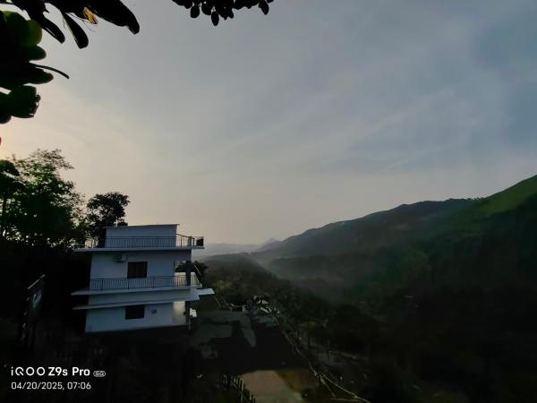 Thazhvaram Pool Resort Calvarymount - Kerala