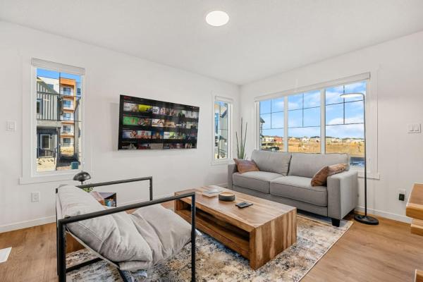 Edmonton 3br Family Home Off The Henday – King Bed, Game Room, Garage Parking - Edmonton, Canada
