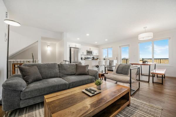 Single Detached Full House With Ping Pong King Bed And Garage - Edmonton