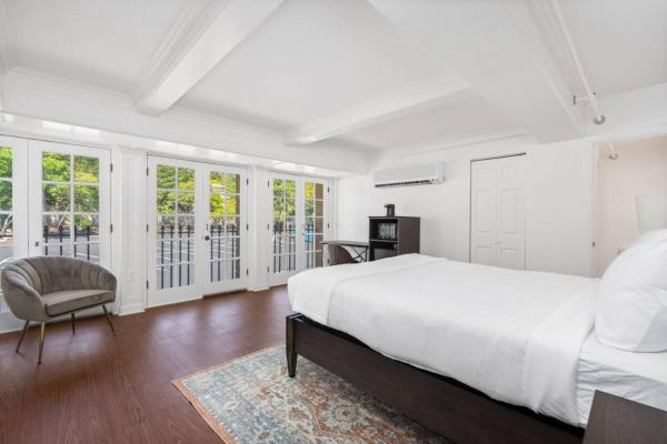 Wine Country Luxury King Room In Boutique Hotel - Napa Valley, CA