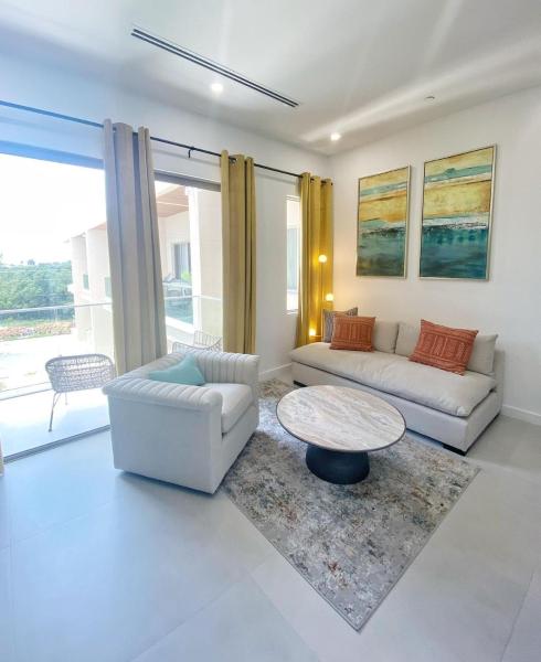 Grand Harbour Hot Spot - Convenient Cayman Stay - Iles Caimans