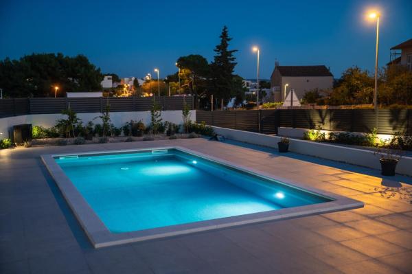 Villa Luni With Private Heated Pool - Šibenik