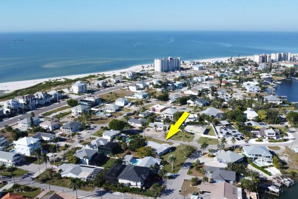 1 Block To Beach - Fully Upgraded Spacious & Quiet - Fort Myers Beach, FL