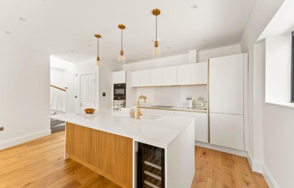 3bd Stylish Modern L Free Parking - Epsom