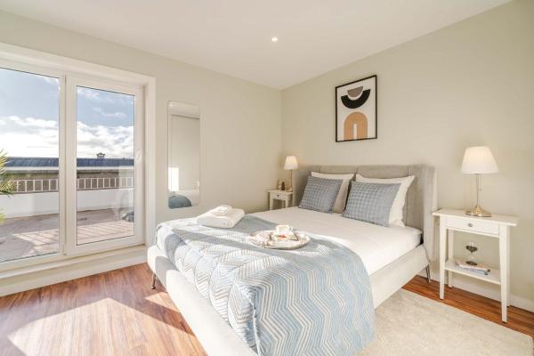 Bright Beachside Flat With Terrace By Hostwise - Matosinhos