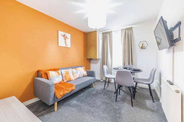 2 Bed Apartment In Coventry City Centre, By Arp Homes, Gated Parking, Perfect For Contractors - Coventry