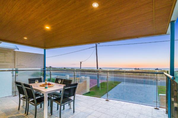Ocean Surf - Luxury Apartment With Ocean Views - Lancelin