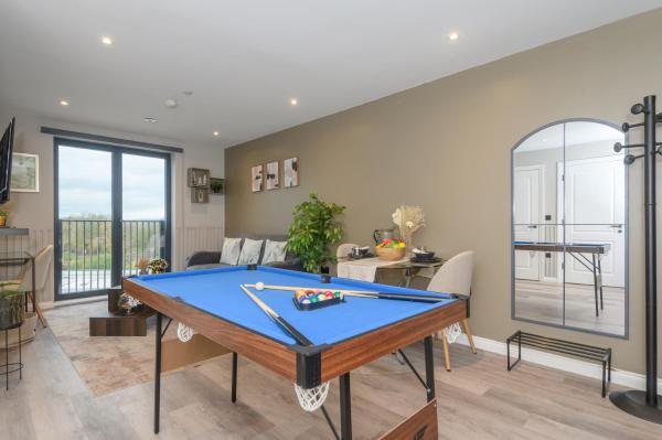 Springwell Suite - City Centre - Balcony & Pool Table - 3 Bed - Leeds