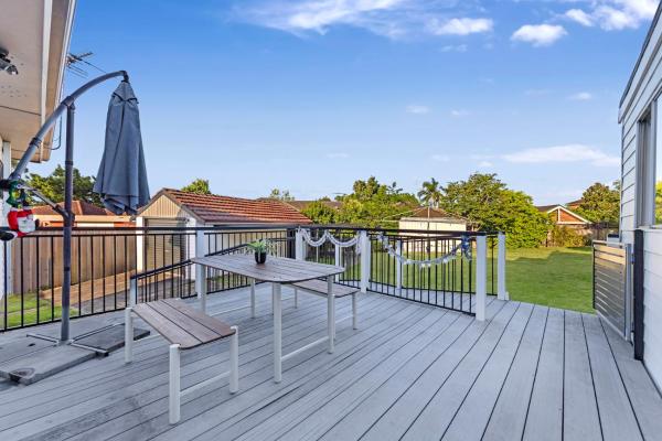 Family-friendly 3br Home With Yard At North Ryde - Gordon