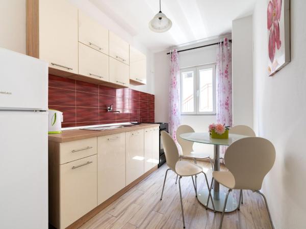 Apartment In Rogoznica Near Sea Beach - Rogoznica