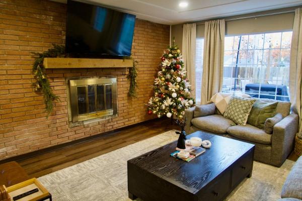 Endless Family Entertainment, Fire Pit, 2 Kings! - Wichita, KS