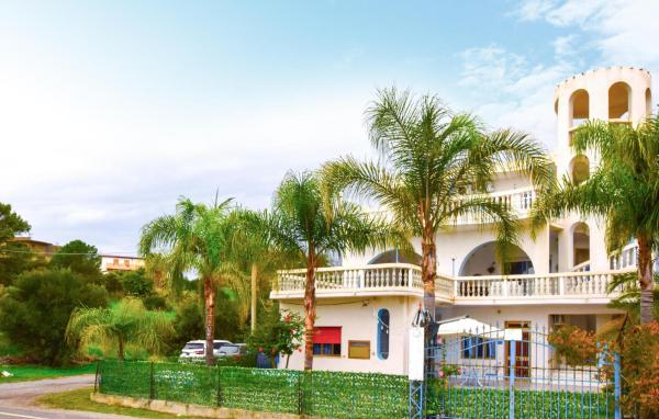 4 Bedroom Amazing Apartment In Ferruzzano - Calabria