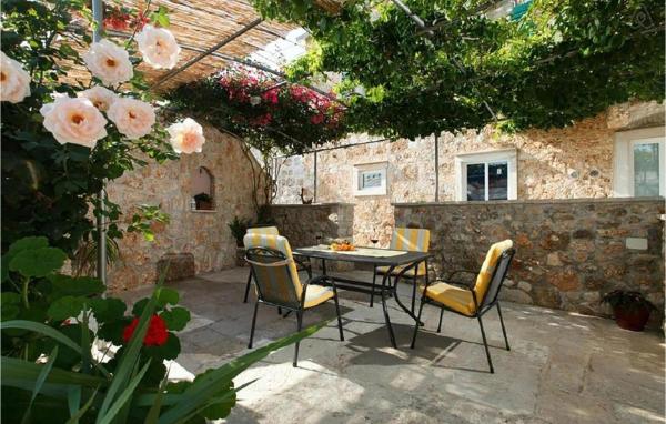 1 Bedroom Pet Friendly Apartment In Bol - Stari Grad