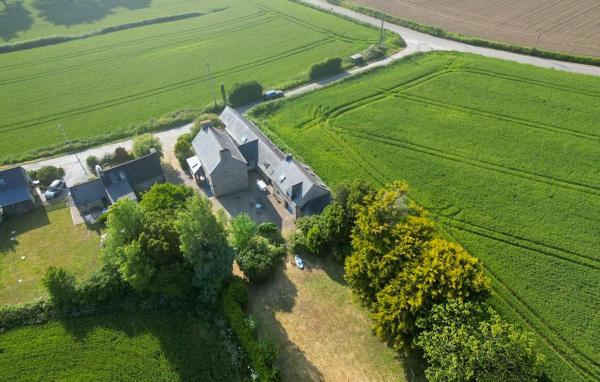 Pet Friendly Home In Plouguerneau With House Sea View - Lannilis