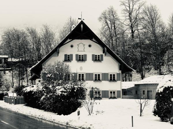 Kurfürstliches Jägerhaus - By "Schloss Gessenberg" - Luxurious Vacation Home With Mountain Views, Suitable For Families And Friends - Schleching