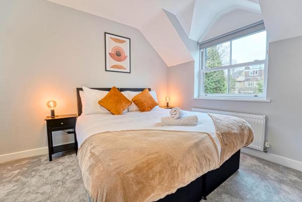 3 Bed House With Office Space In Coventry, By Arp Homes, Central, Driveway & Garage, Garden, Ideal For Contractors, Families & Long Stays - Coventry