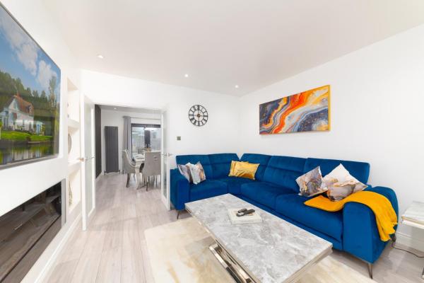 3 Bed Luxury Home With Free Parking & Garden By Aryas Homes - Watford