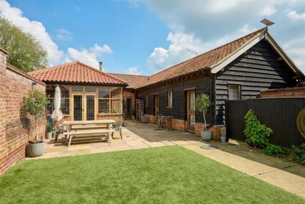 An Elegant Countryside Hideaway With Four Indulgent Ensuite Bedrooms - Norfolk