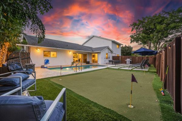 Spacious 6br Beach Getaway W Heated Pool - Boca Raton, FL