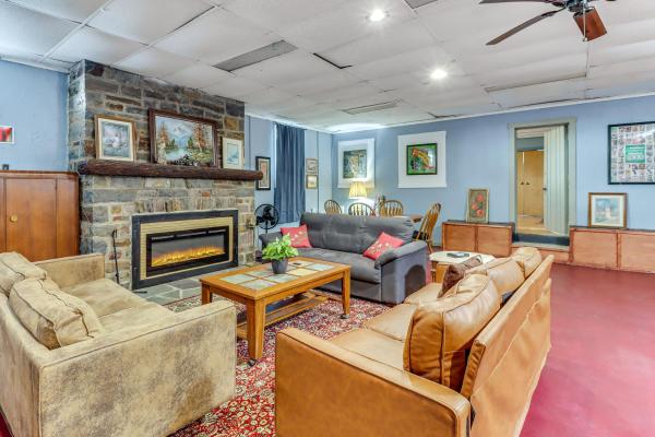 4 Mi To Mauch Chunk Lake Spacious Apt With Bar! - Tuscarora State Park, Barnesville