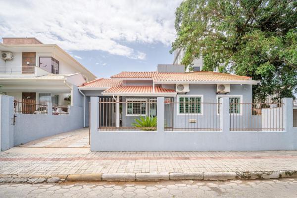 Casa Com 04 Dormitórios - Bombinhas