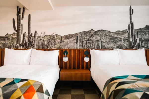 Desert Disco Dreams - La Vista Motel - 沖縄市