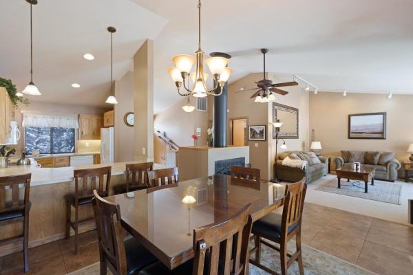 Umpqua With Golf Views Hot Tub & Ping Pong - Sunriver, OR