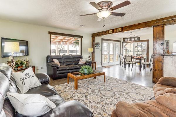 Deck & Yard: Wolf Creek Waterfront Home In Grove! - Grand Lake Casino