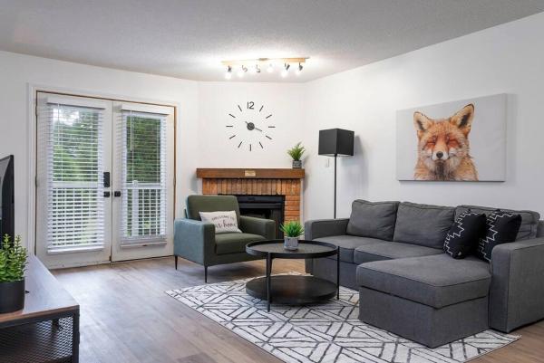 The Fox Den - Modern Condo Collingwood - Sleeps 5 - Collingwood