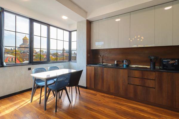 Newly Renovated Stylish Apart W Stunning Views - Tbilisi