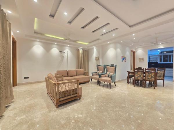 Homlee-vasant Kunj-4bhk-luxurious-20 Min Airport - New Delhi