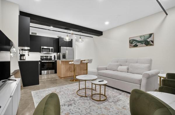 Downtown Tulsa Beacon Getaway - Owasso, OK